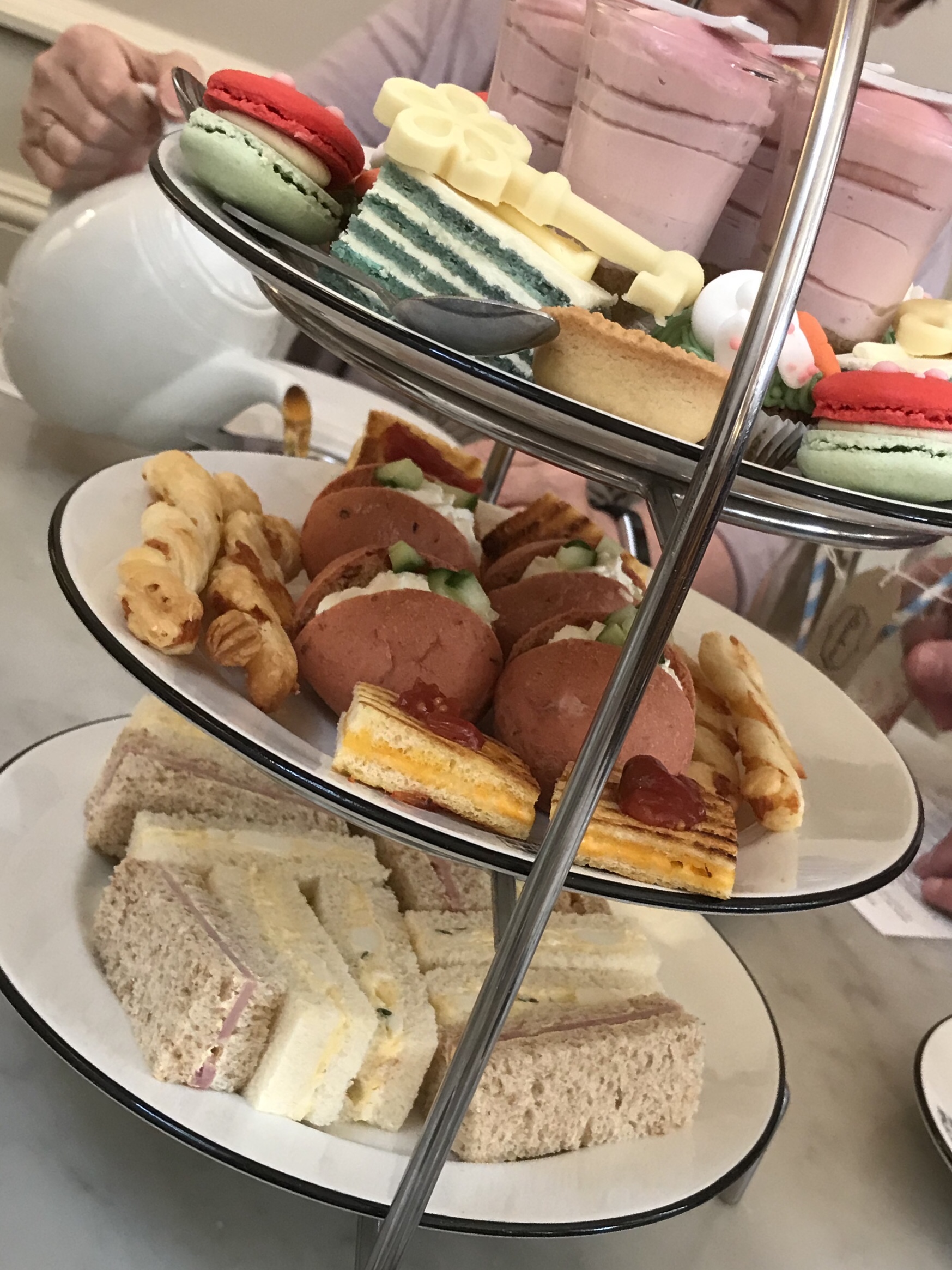 Alice In Wonderland – Afternoon Tea Week – Wheelescapades